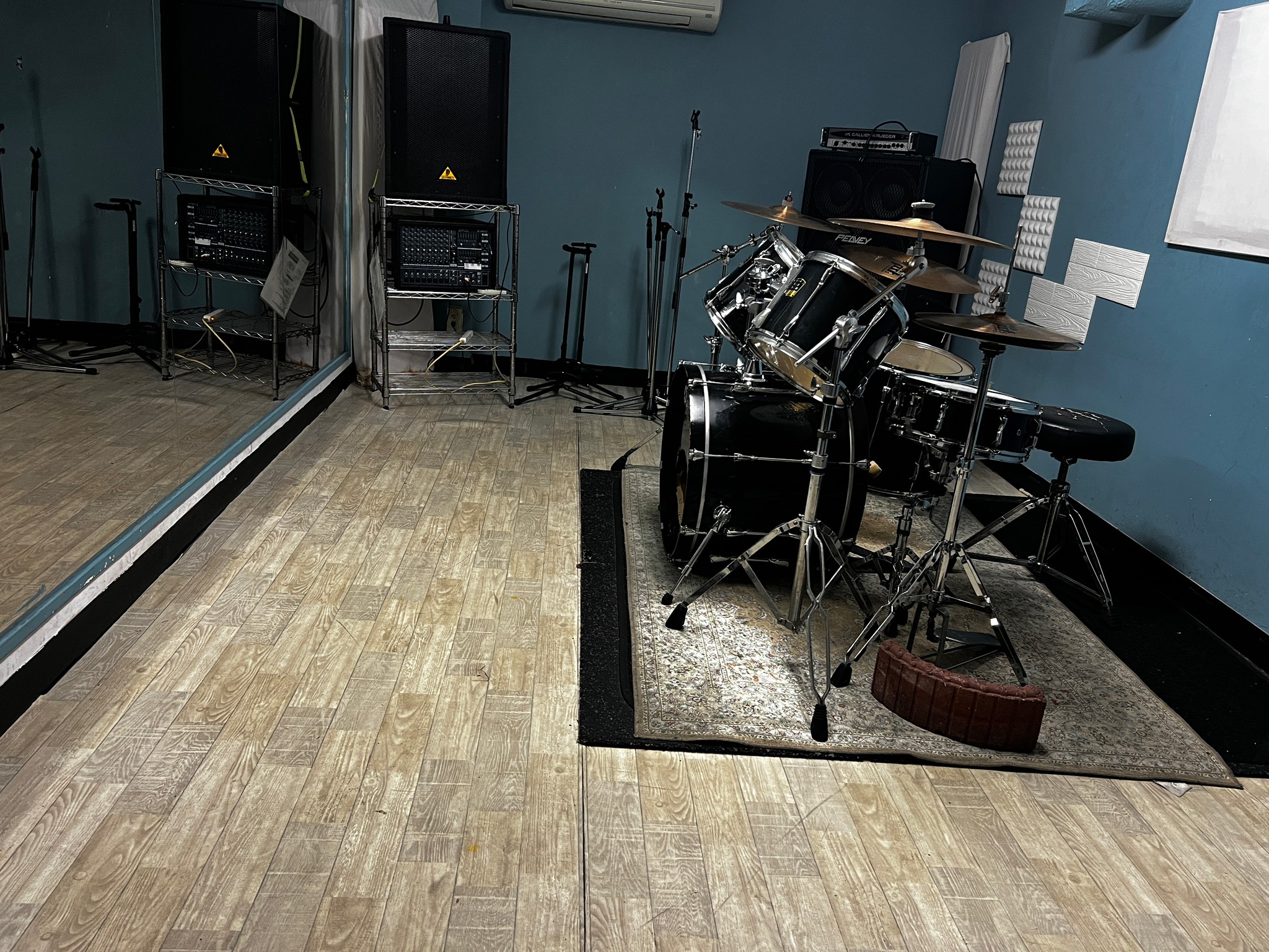 STUDIO Snake ｜椿音楽教室